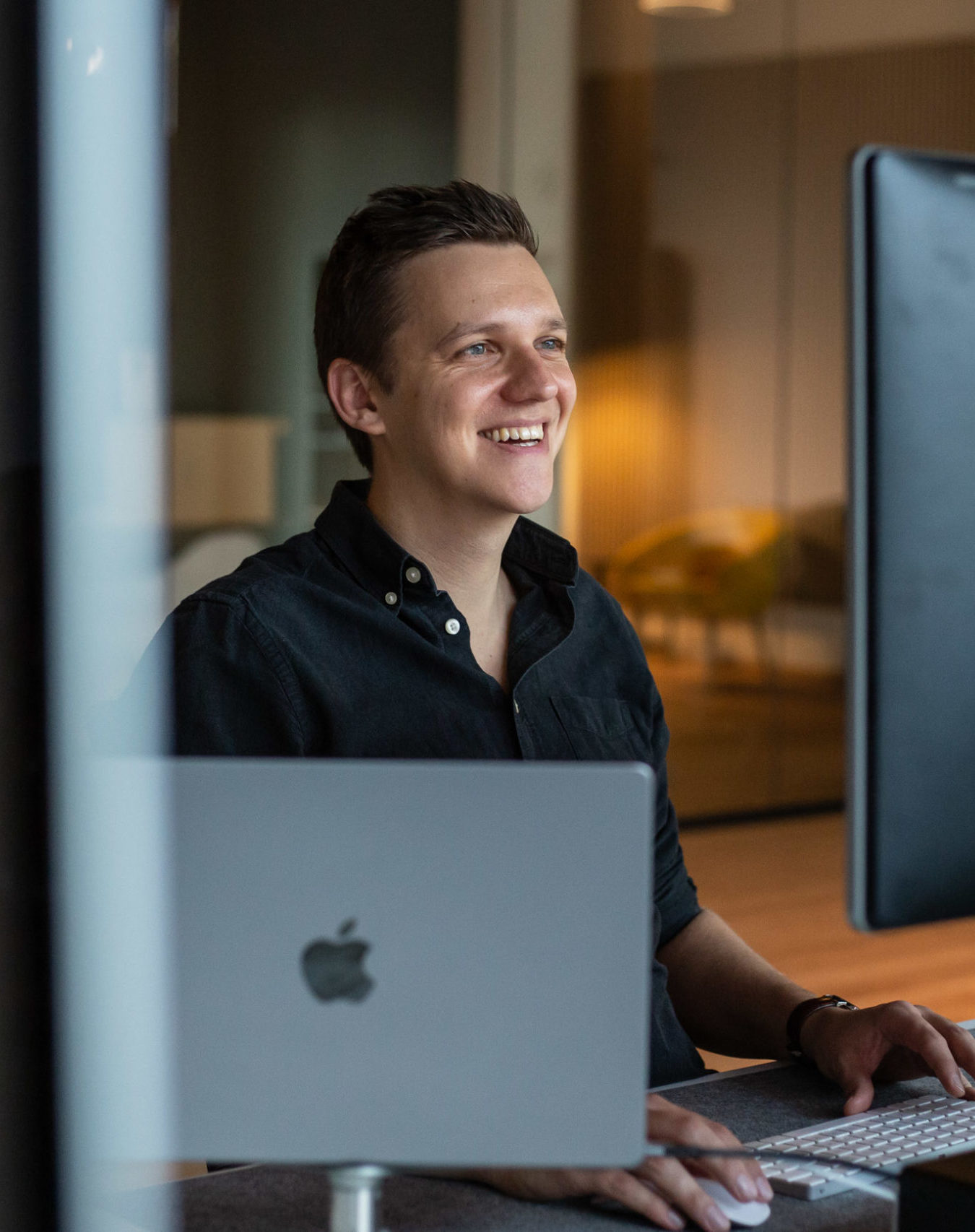 Benjamin Bartels-Khan - new office – Corporate Design Agentur aus ...